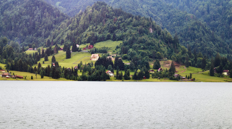 10 locuri izolate din România unde îți poți petrece vacanța