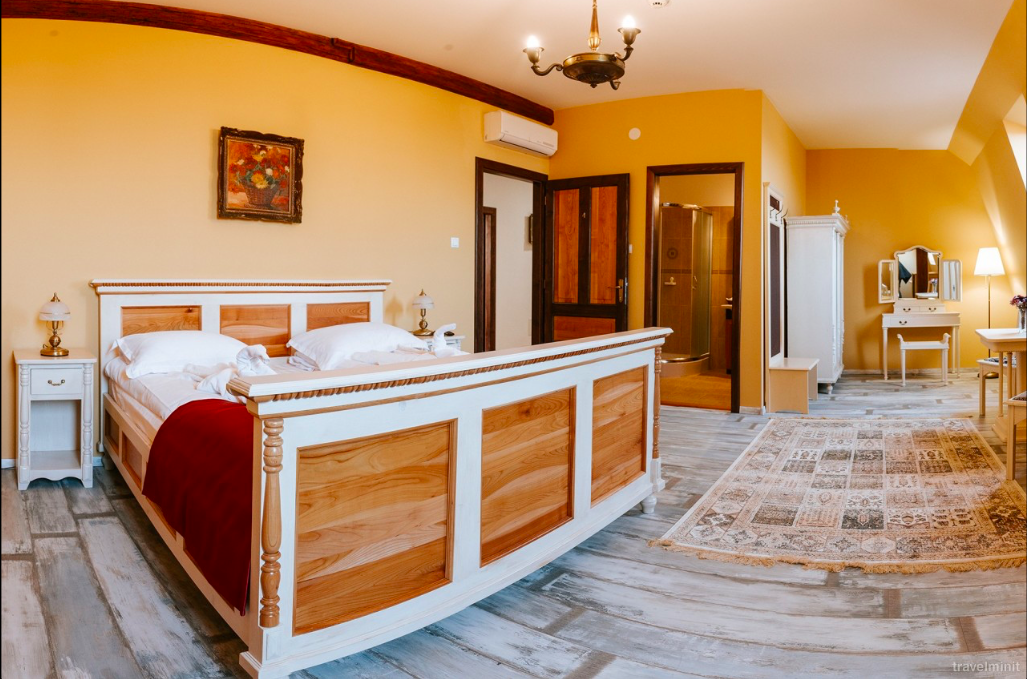 Vacanță ca în povești: 8 conace și castele din România unde te poți ...