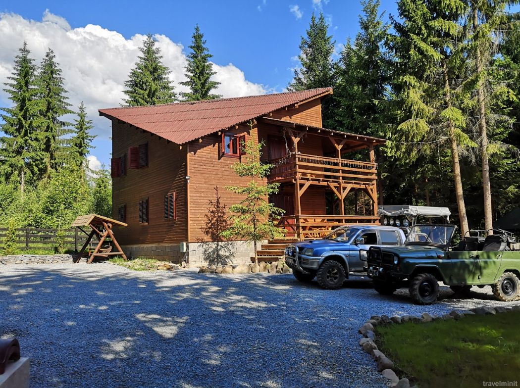 10 case de vacanță la munte pe care le poți închiria integral