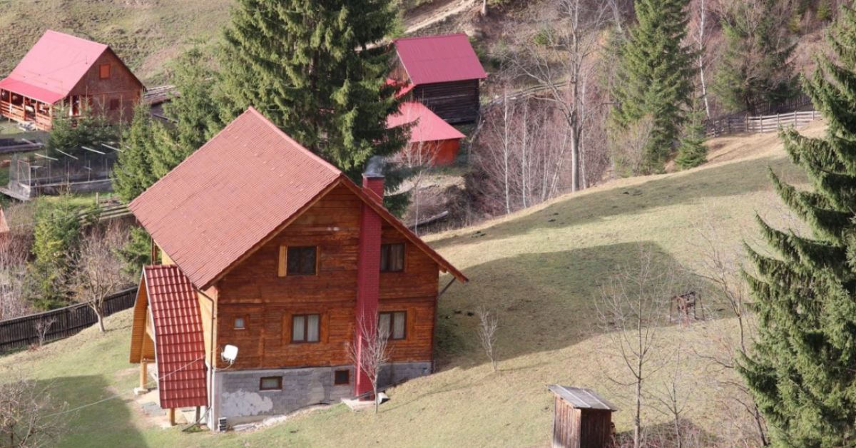 10 cabane rustice din zona Moldovei, care pot fi destinația ta de vacanță