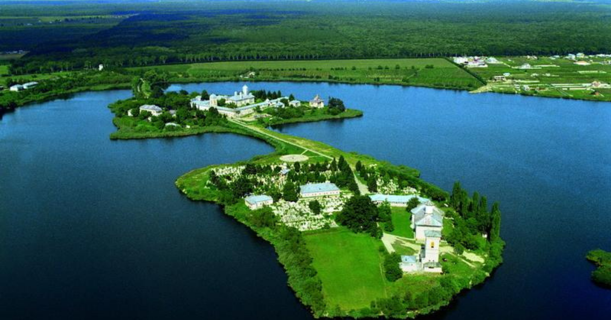 Top 5 excursii romantice de o zi lângă București - Blogul Travelminit.ro