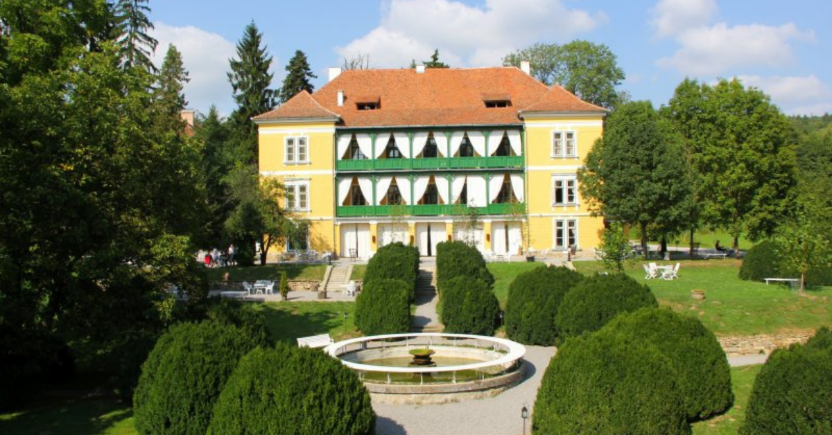 Travelminit iti prezinta top 3 destinatii romantice din Romania
