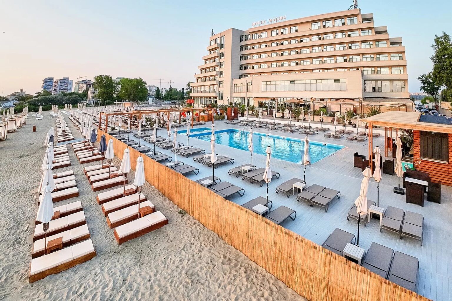 Vacanța la mare - hoteluri top pe litoralul românesc 2025 - Blogul Travelminit.ro